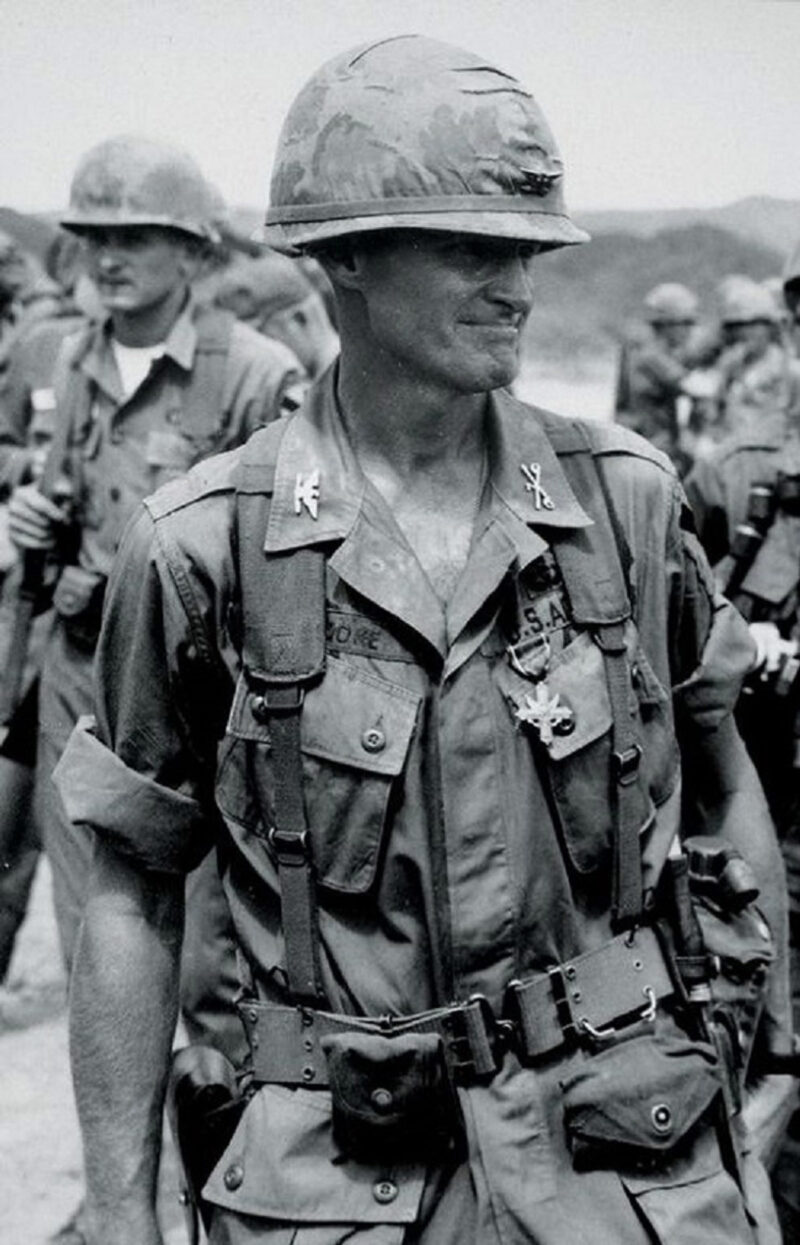 Hal Moore and the Randall Knife - Special Forces Chapter 78