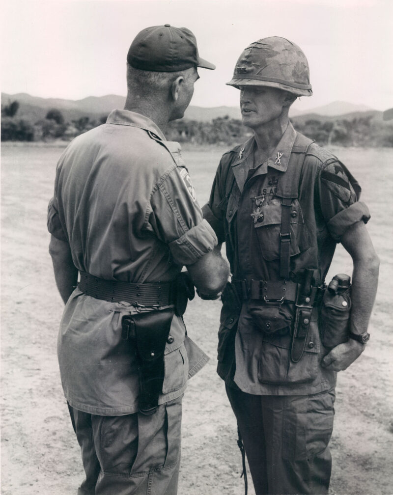 Hal Moore and the Randall Knife - Special Forces Chapter 78