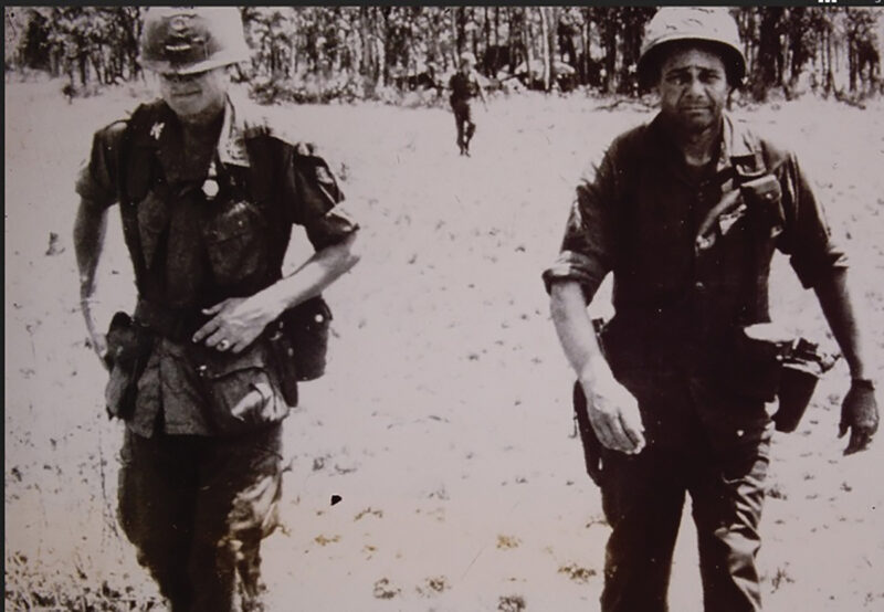 Hal Moore and the Randall Knife - Special Forces Chapter 78